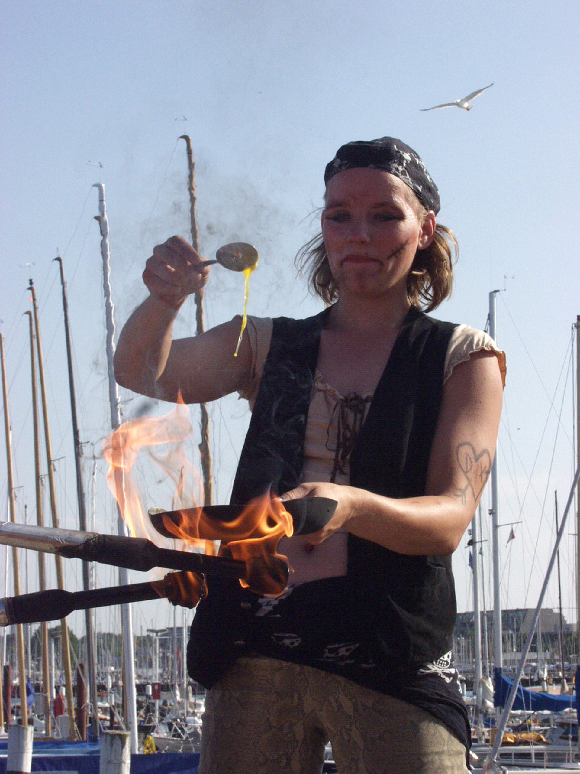 Lucy Lou - Straßentheater, Eventauftritte, Comedy, Artistik, Jonglage ...